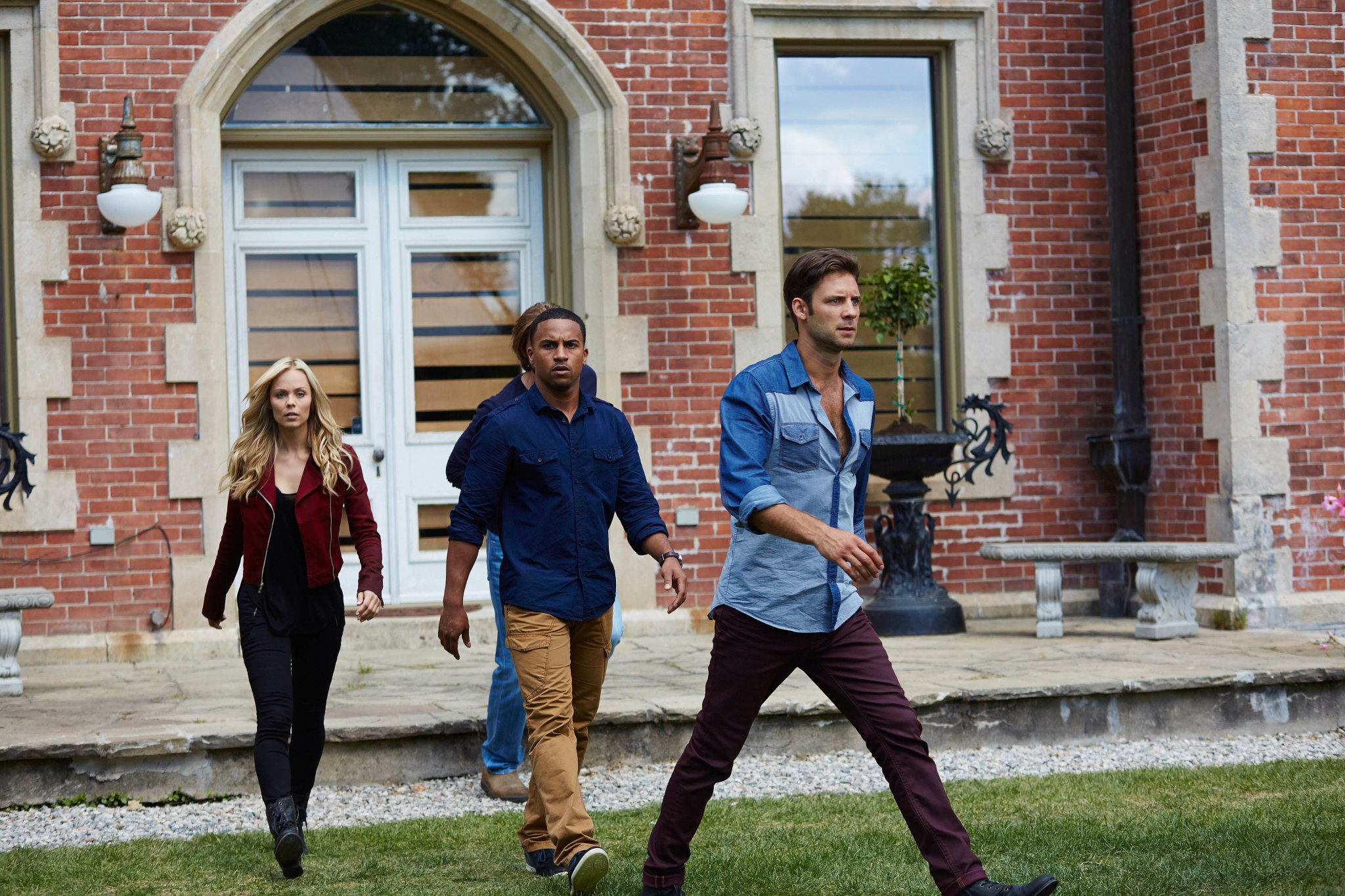 Bitten Season 1 Episode 13 “Ready” Recap – Pop Goes The World