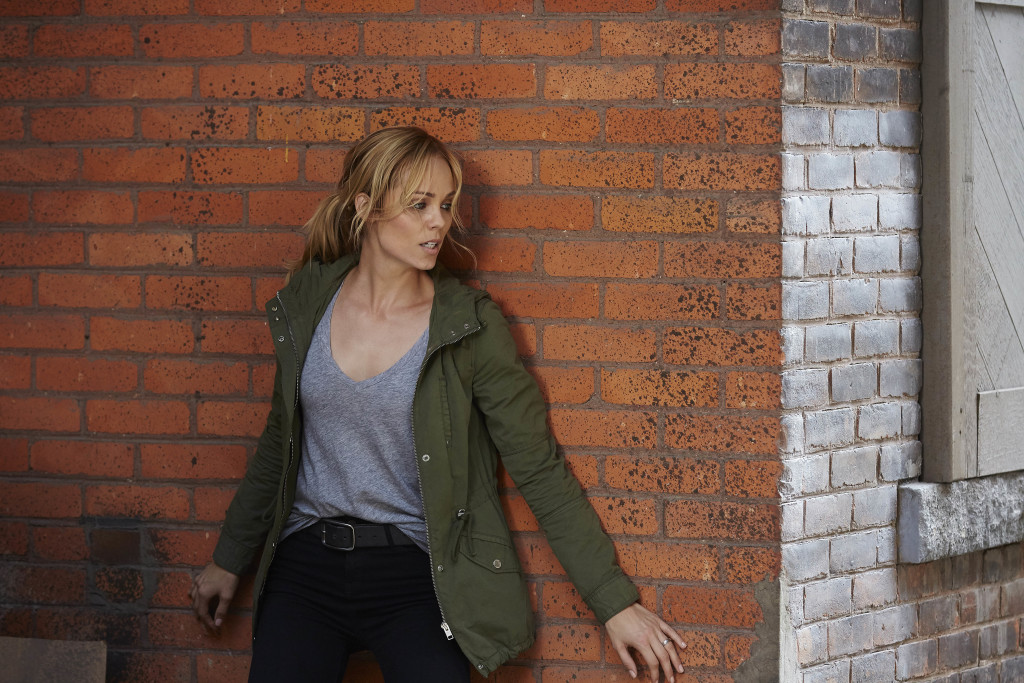 Bitten Season 3 First Look Images – Pop Goes The World